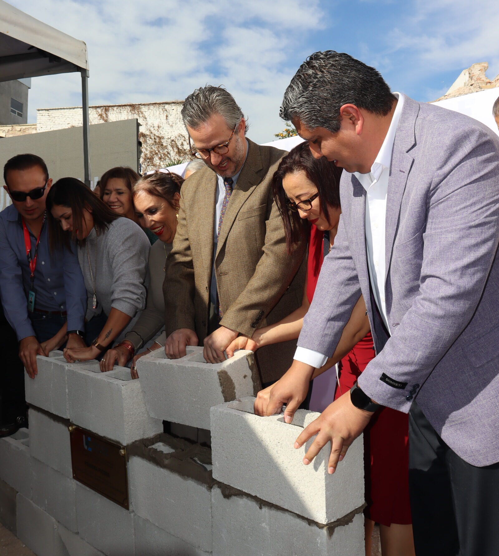 Ceremonia de la Primera Piedra de la Escuela de Medicina de la ...