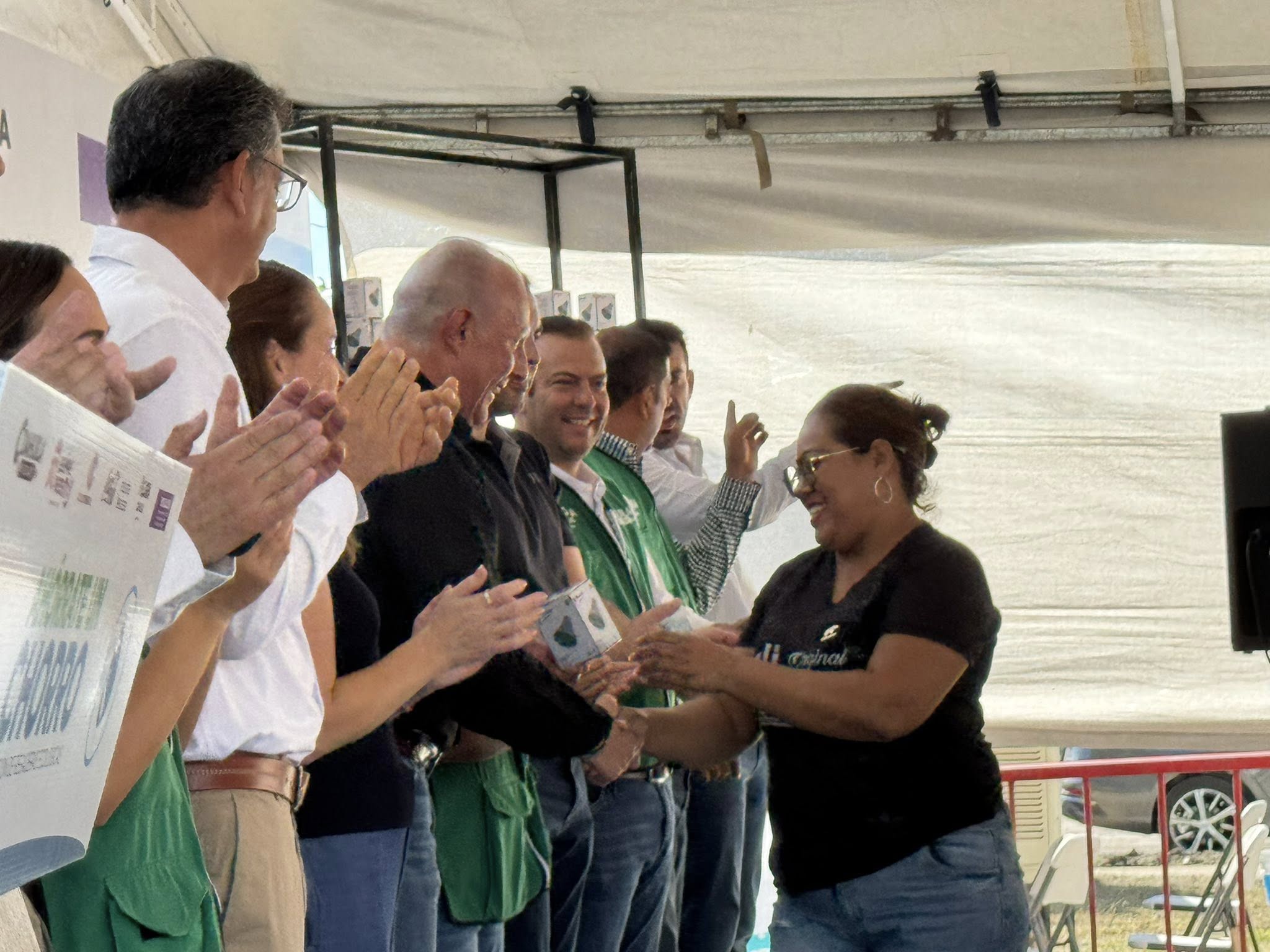 Torreón impulsa la sostenibilidad con entrega de regaderas ecológicas ...